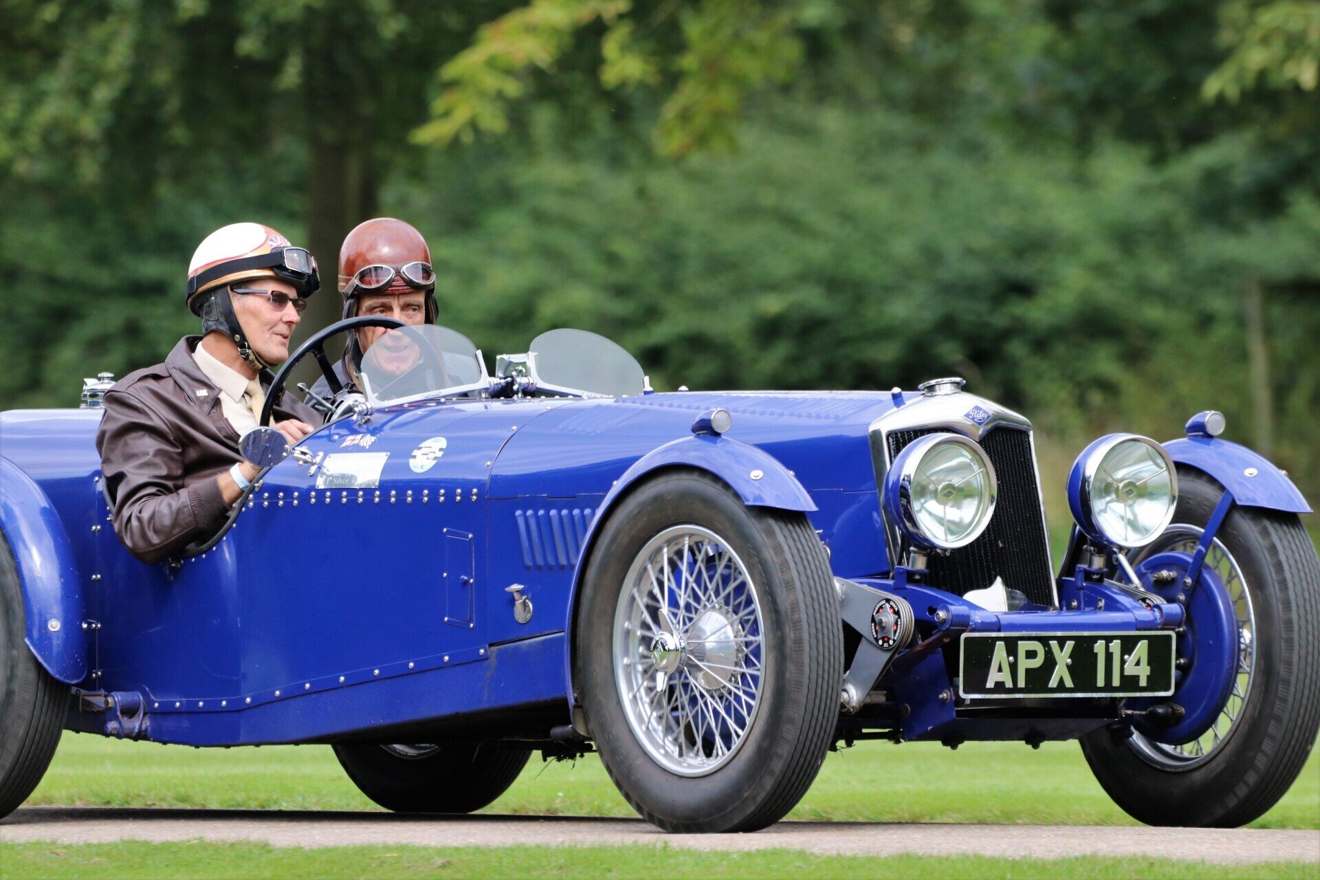 A photographic guide to Three Sisters motor racing circuit.