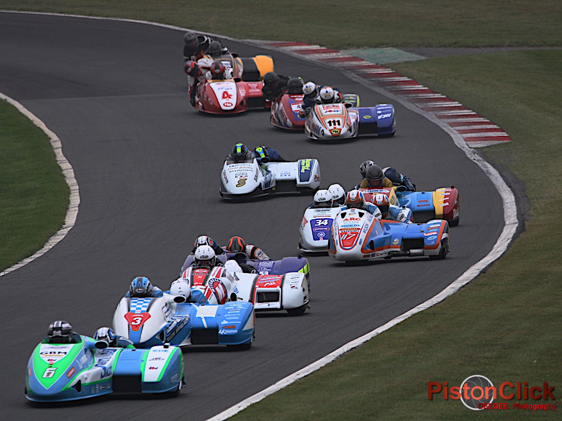 A photographic guide to Three Sisters racing circuit.