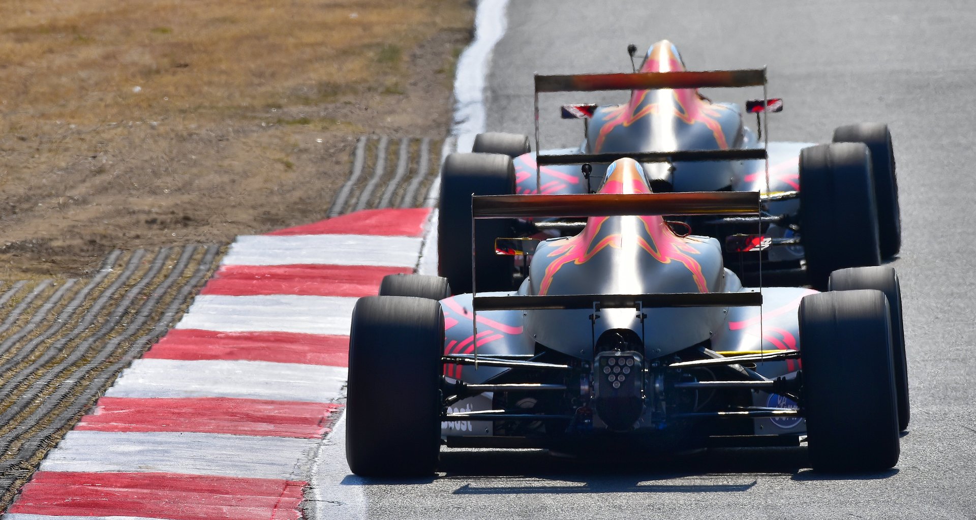 A photographic guide to Snetterton racing circuit.