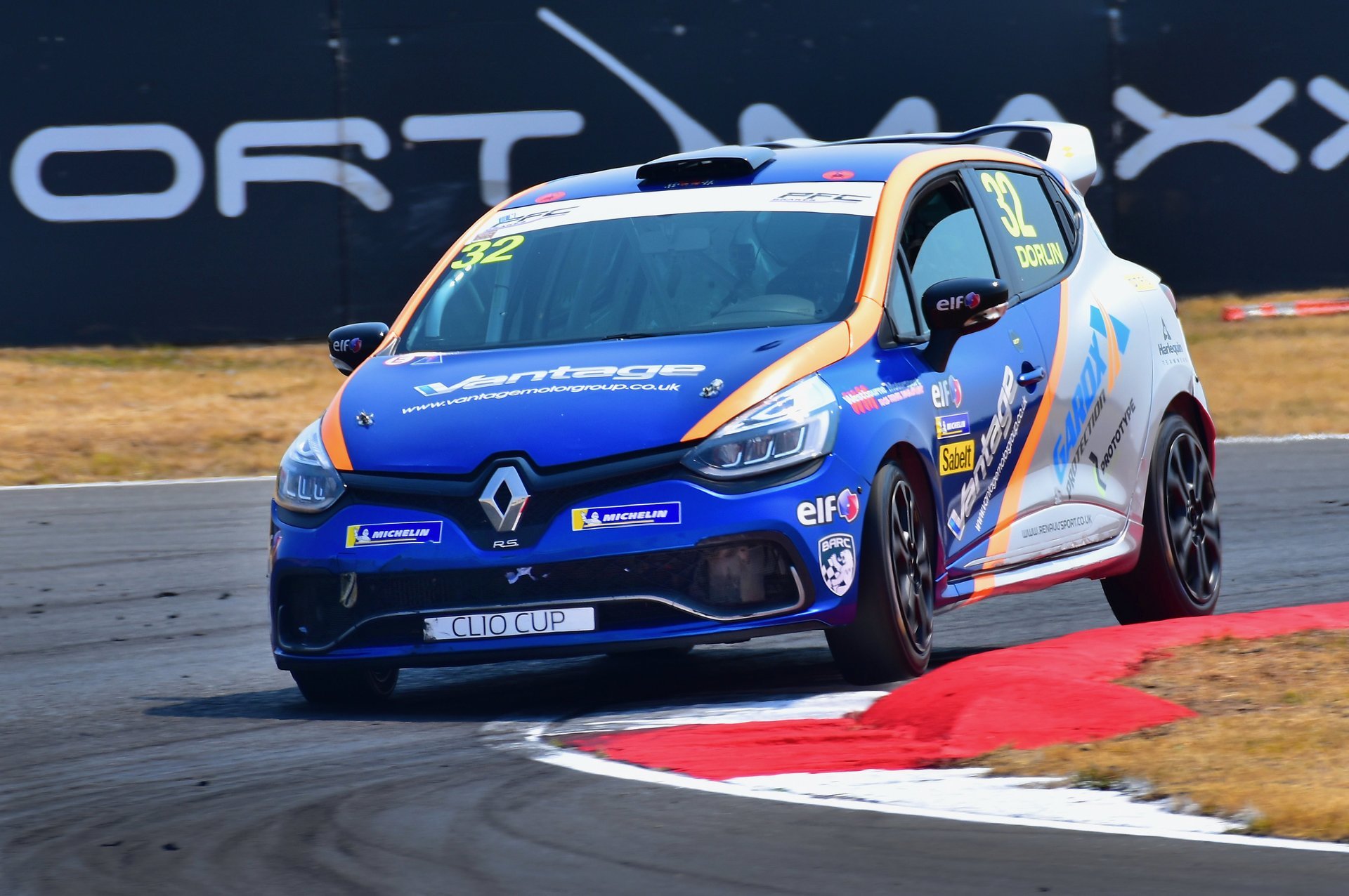 A photographic guide to Snetterton racing circuit.