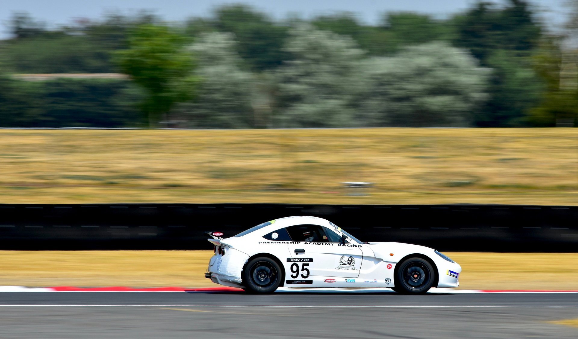 A photographic guide to Snetterton racing circuit.