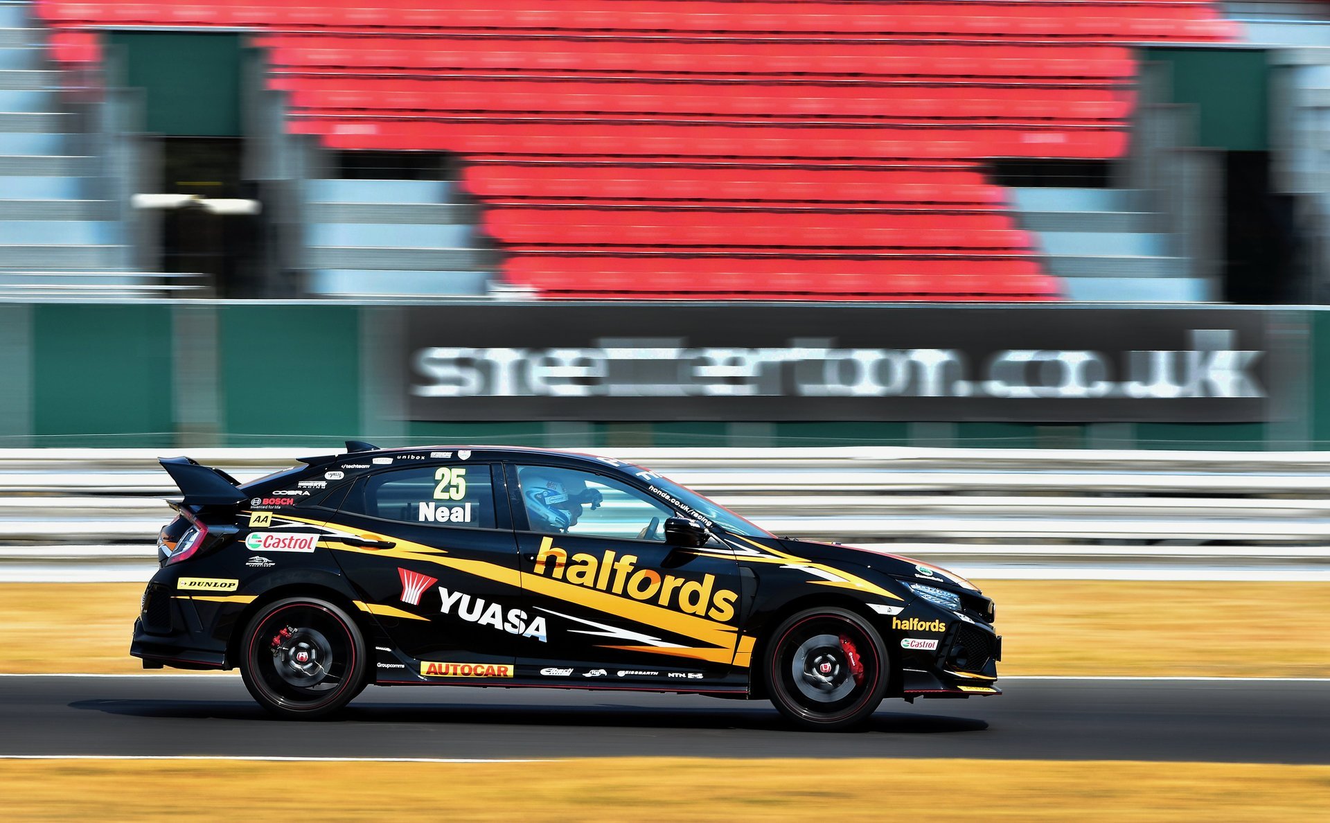 A photographic guide to Snetterton racing circuit.