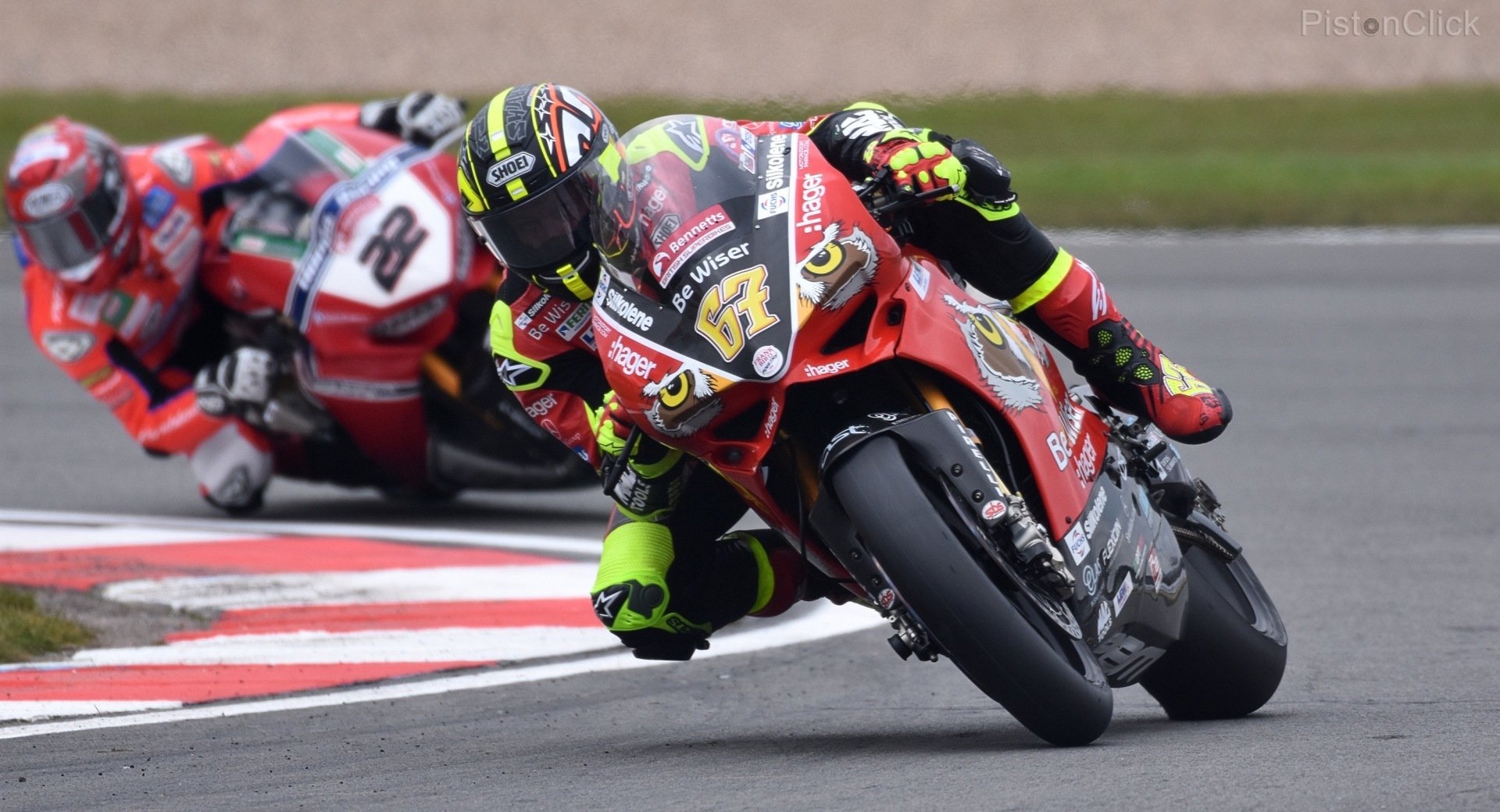 Photographic guides to race tracks in the UK.