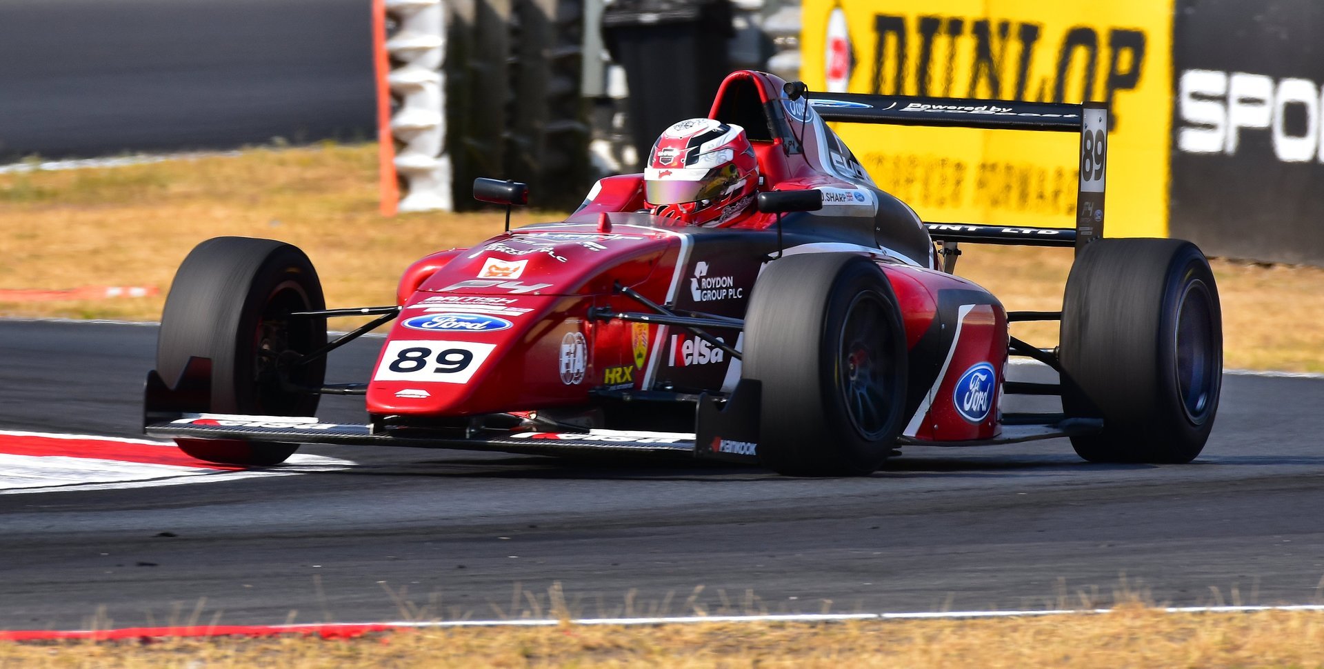 A photographic guide to Snetterton racing circuit.