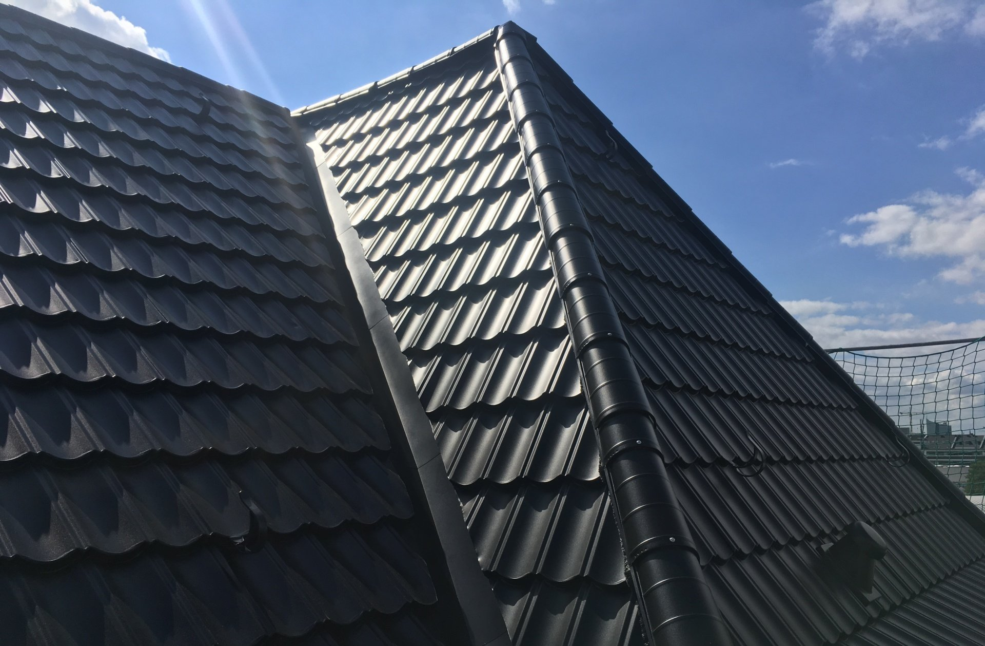 13.09.2019 - Dacheindeckung mit leicht Metallplatten