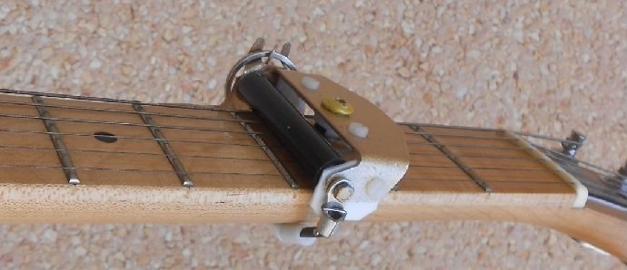 Sixth Finger rolling capo - fastest in the world