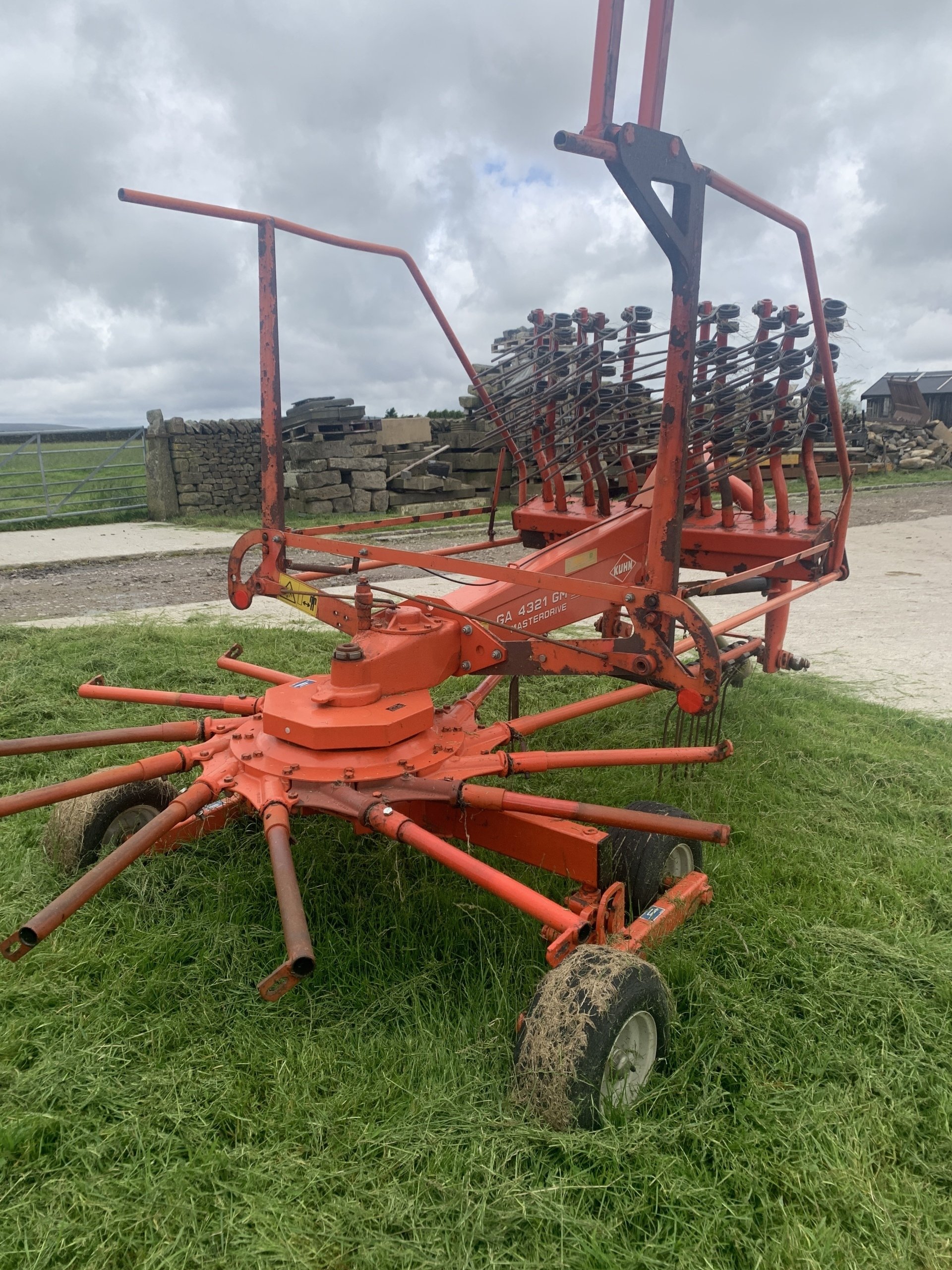 2007 Kuhn GA7301 Twin Rotor Rake 7.3m