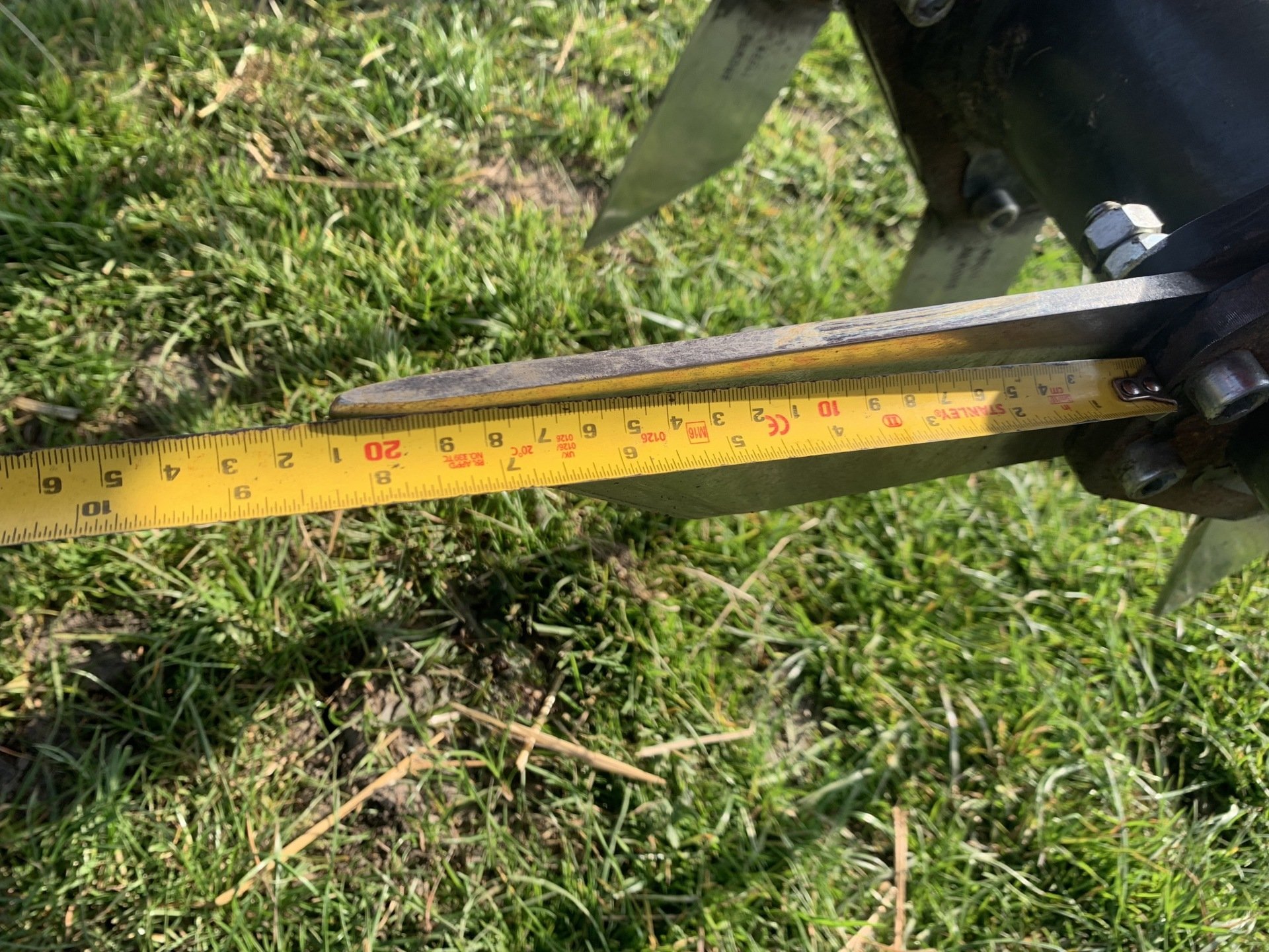 Browns 3m Aerator, Grass Slitter