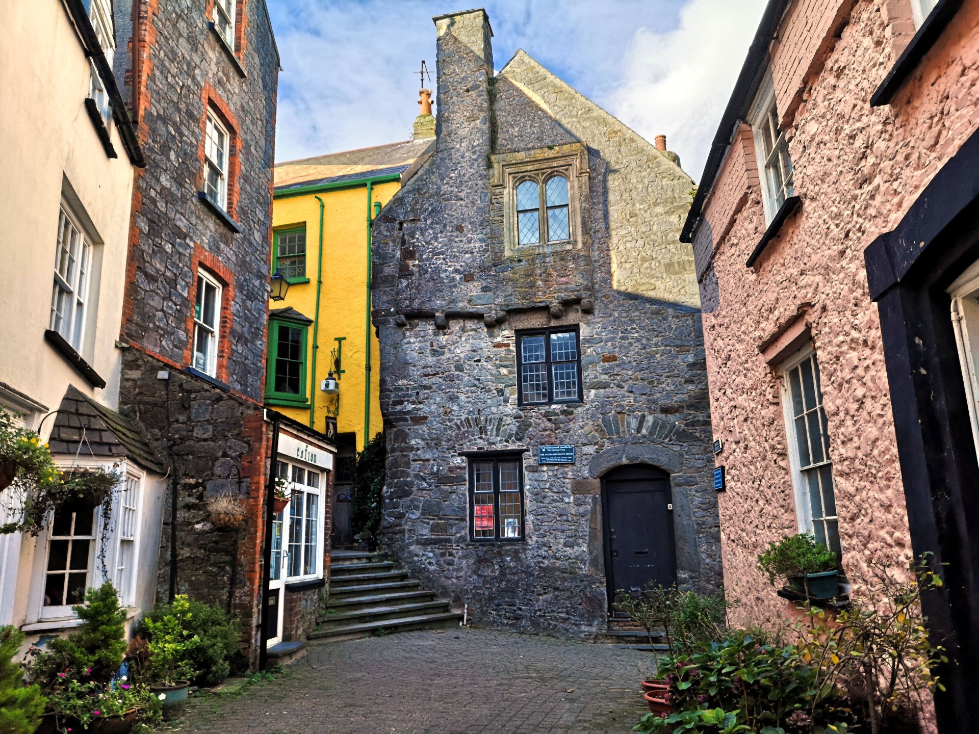 Beachybreaks - secret pembrokeshire guide to history