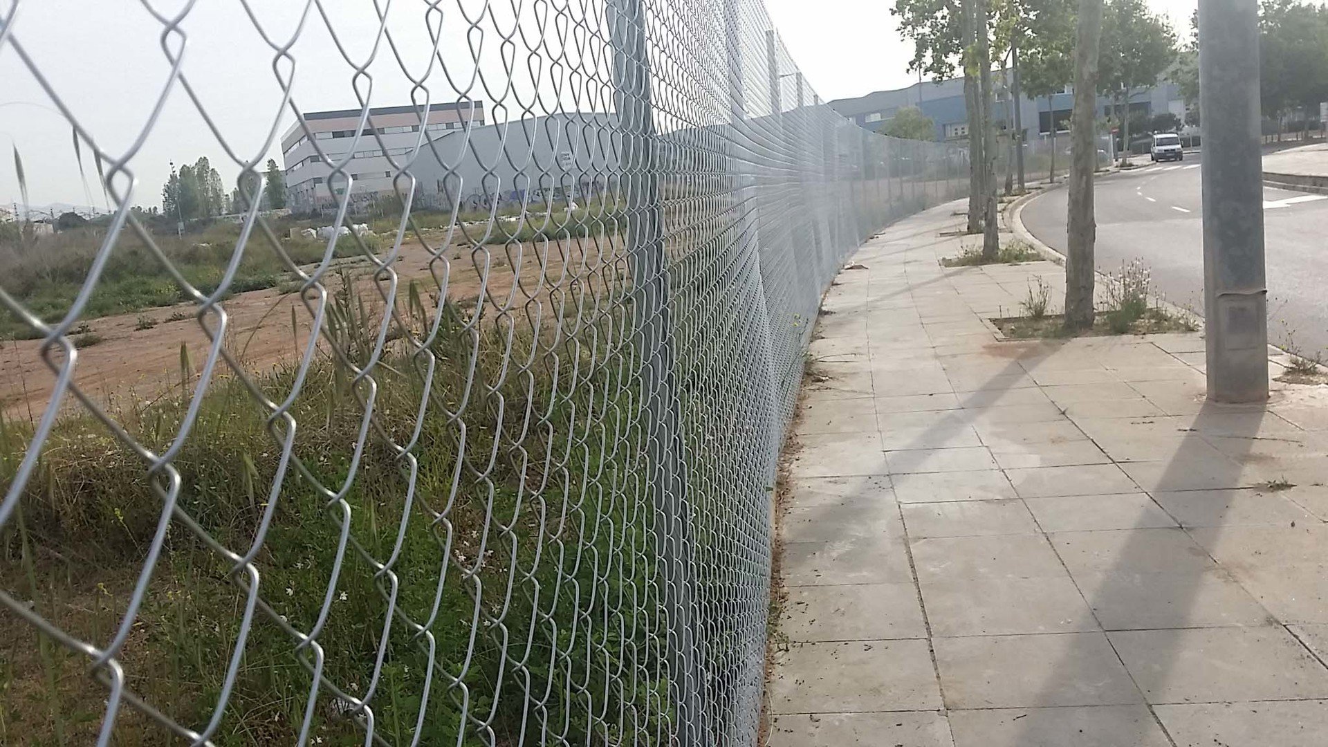 Venta e instalación de vallas y verjas metálicas-Cerramientos Vadía