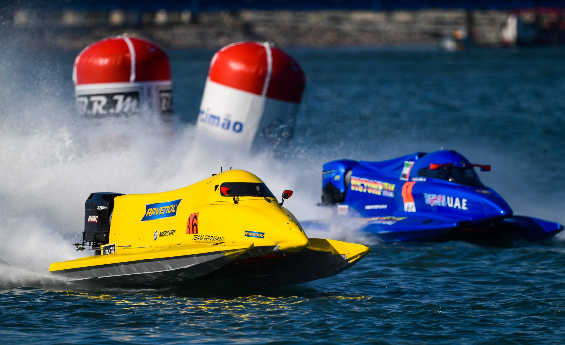 Female F1 Driver - F1 H2O Powerboat Racing - Simone Schuft - Powerboat ...
