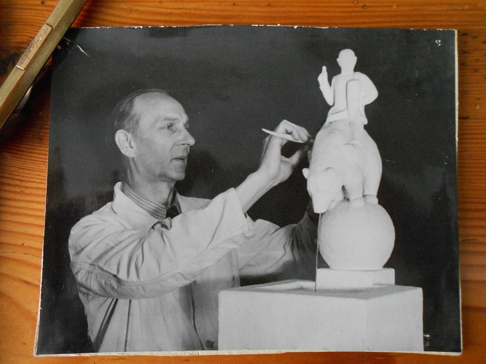 Antiquitäten . Kunst . Berlin: ein neuer Blick auf alte Dinge.