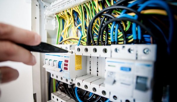 Instalación cuadro de contador 654845007 Electricista autorizado Sevilla