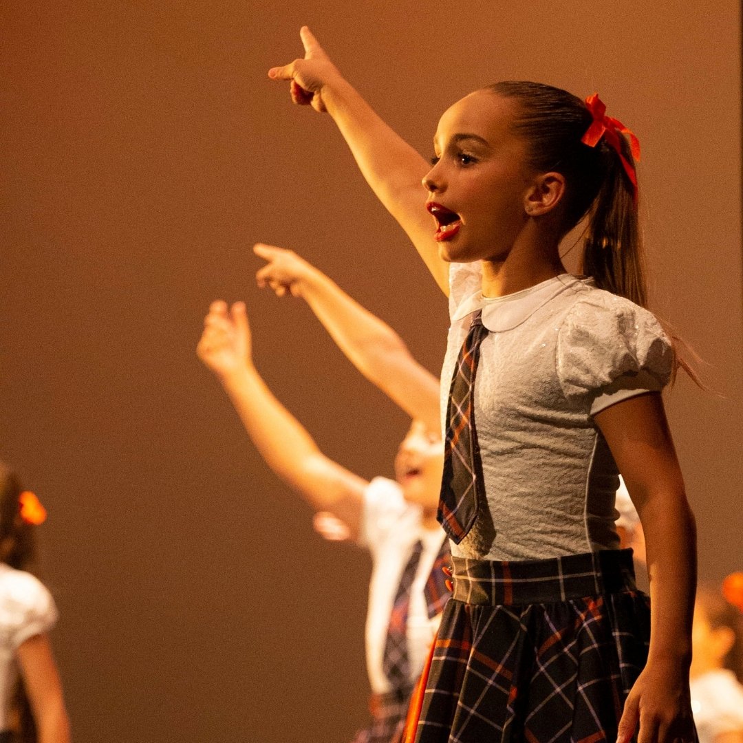 Danzalona escuela danza,teatro musical,danza jazz, hip hop Badalona