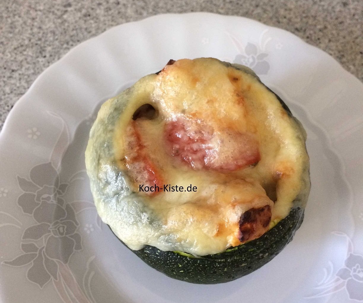 runde gefuellte Zucchini mit Haenchenbrust