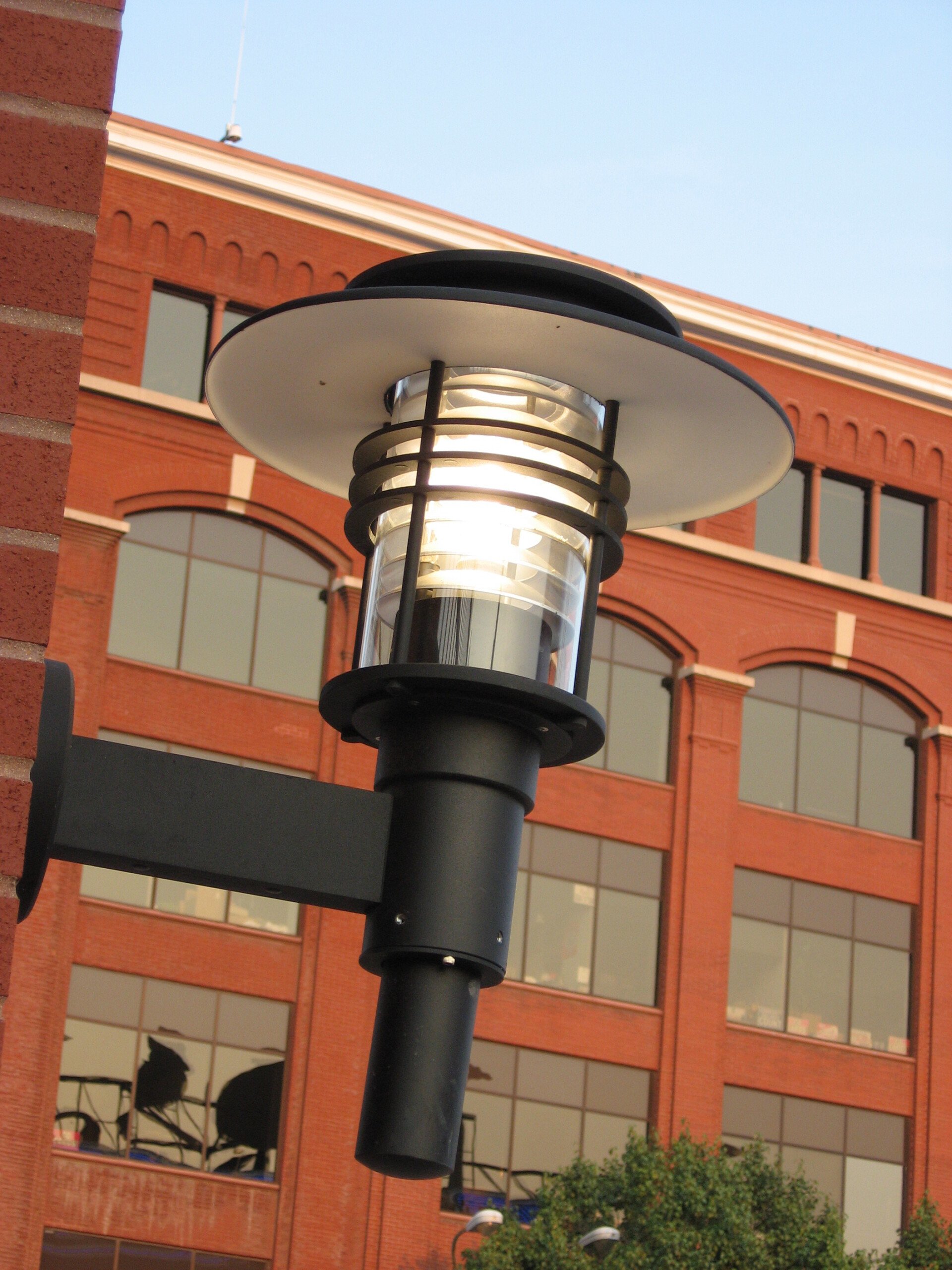 Intrigue | architectural pedestrian-scale exterior lighting