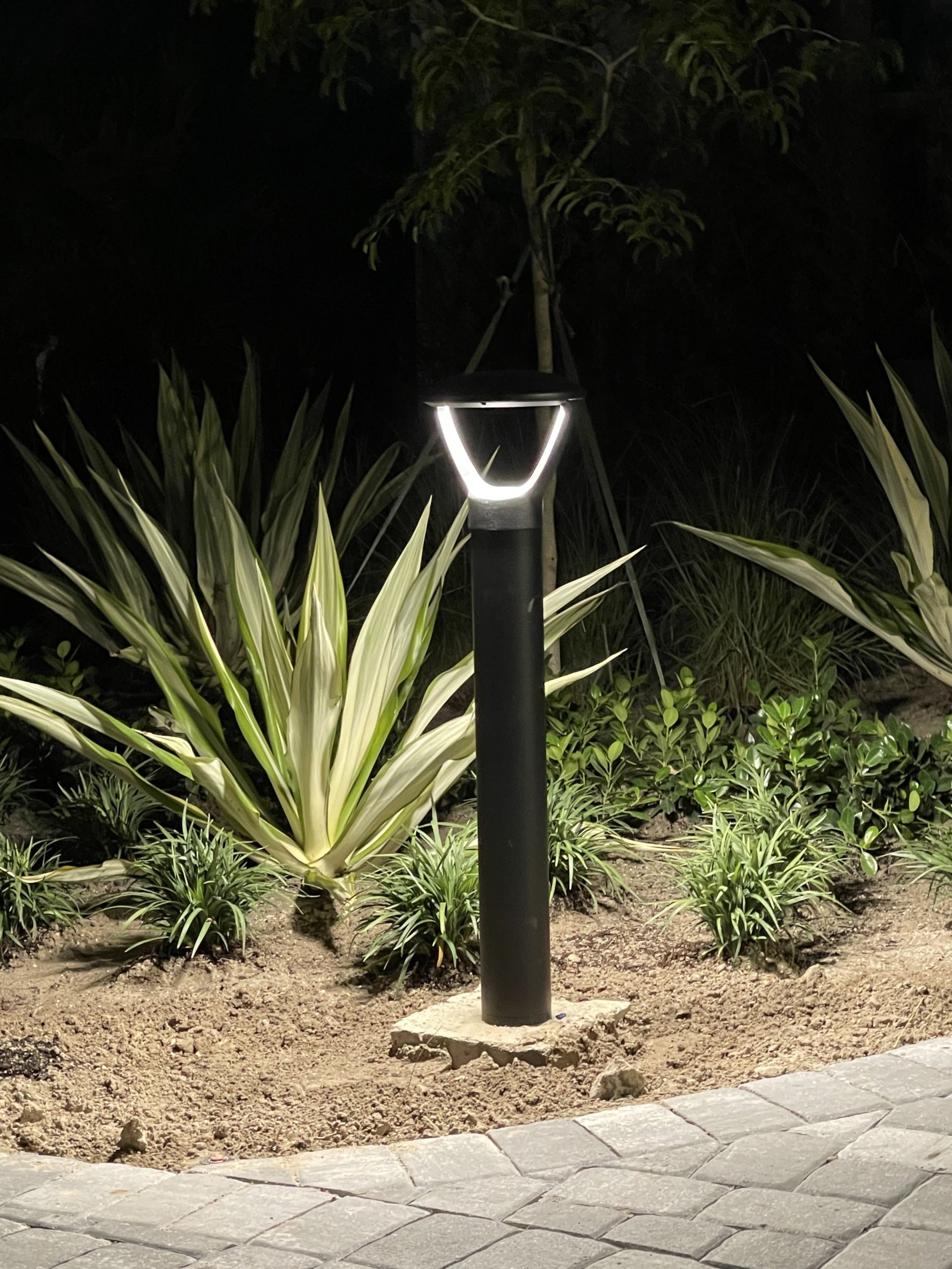 Intrigue | architectural pedestrian-scale exterior lighting