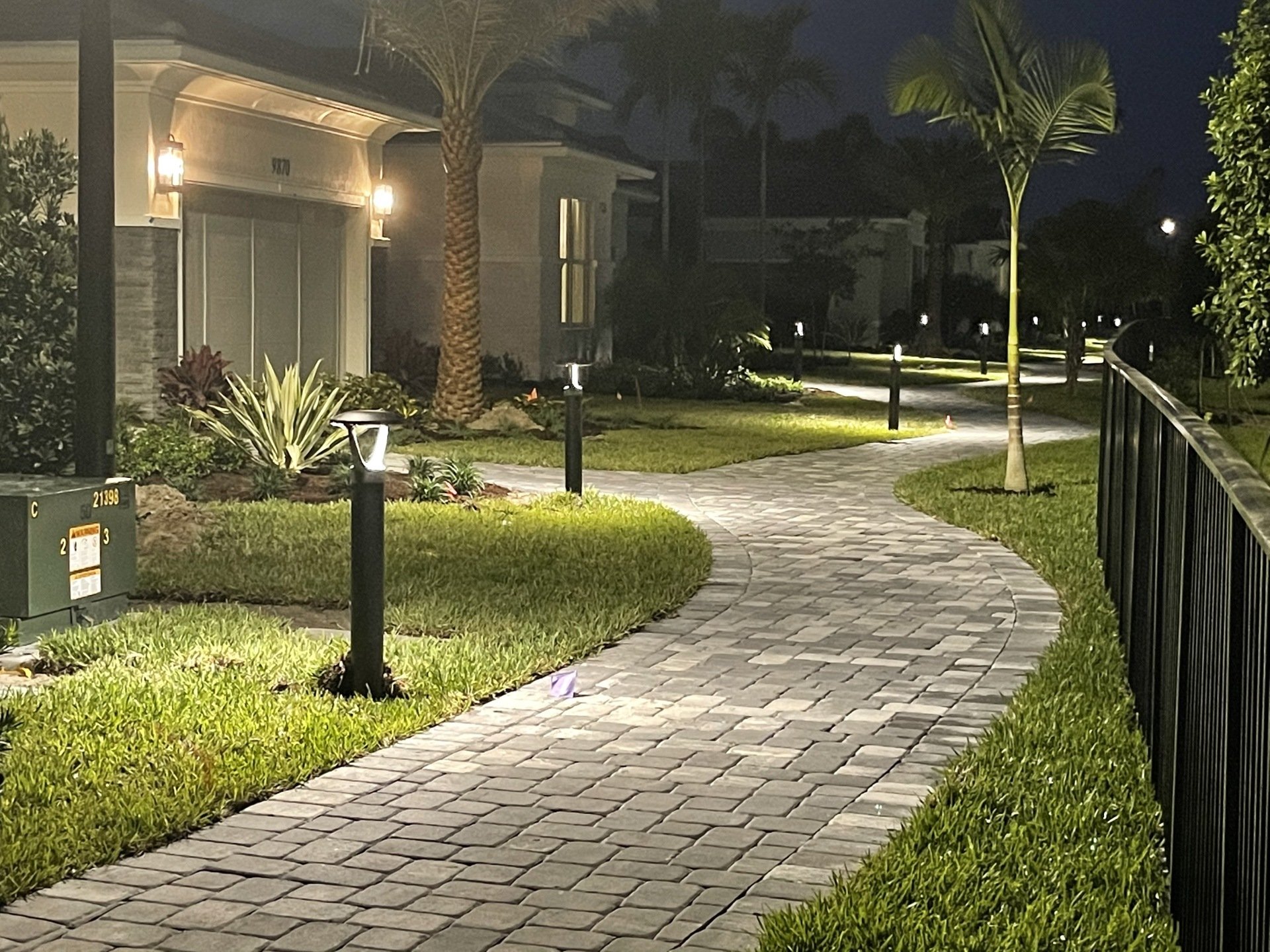 Intrigue | architectural pedestrian-scale exterior lighting