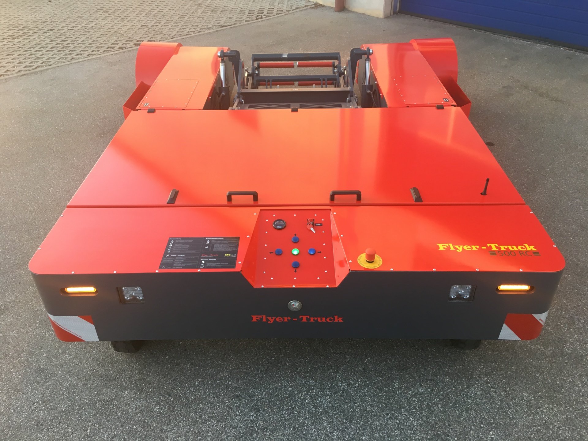Remote controlled tug FLT 800 RC