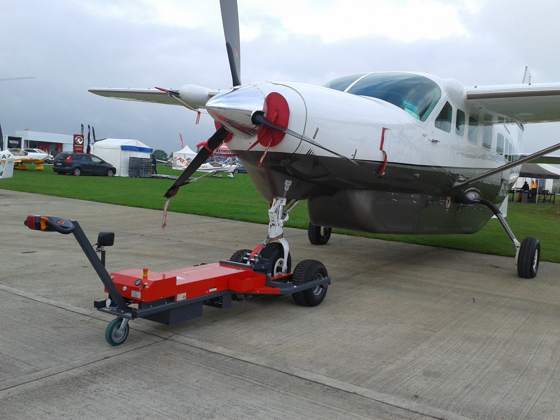 electric towbarless airplane towing vehicle