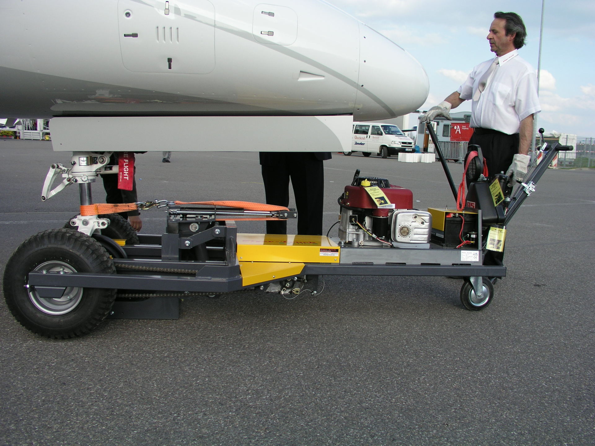 aircraft moving machine