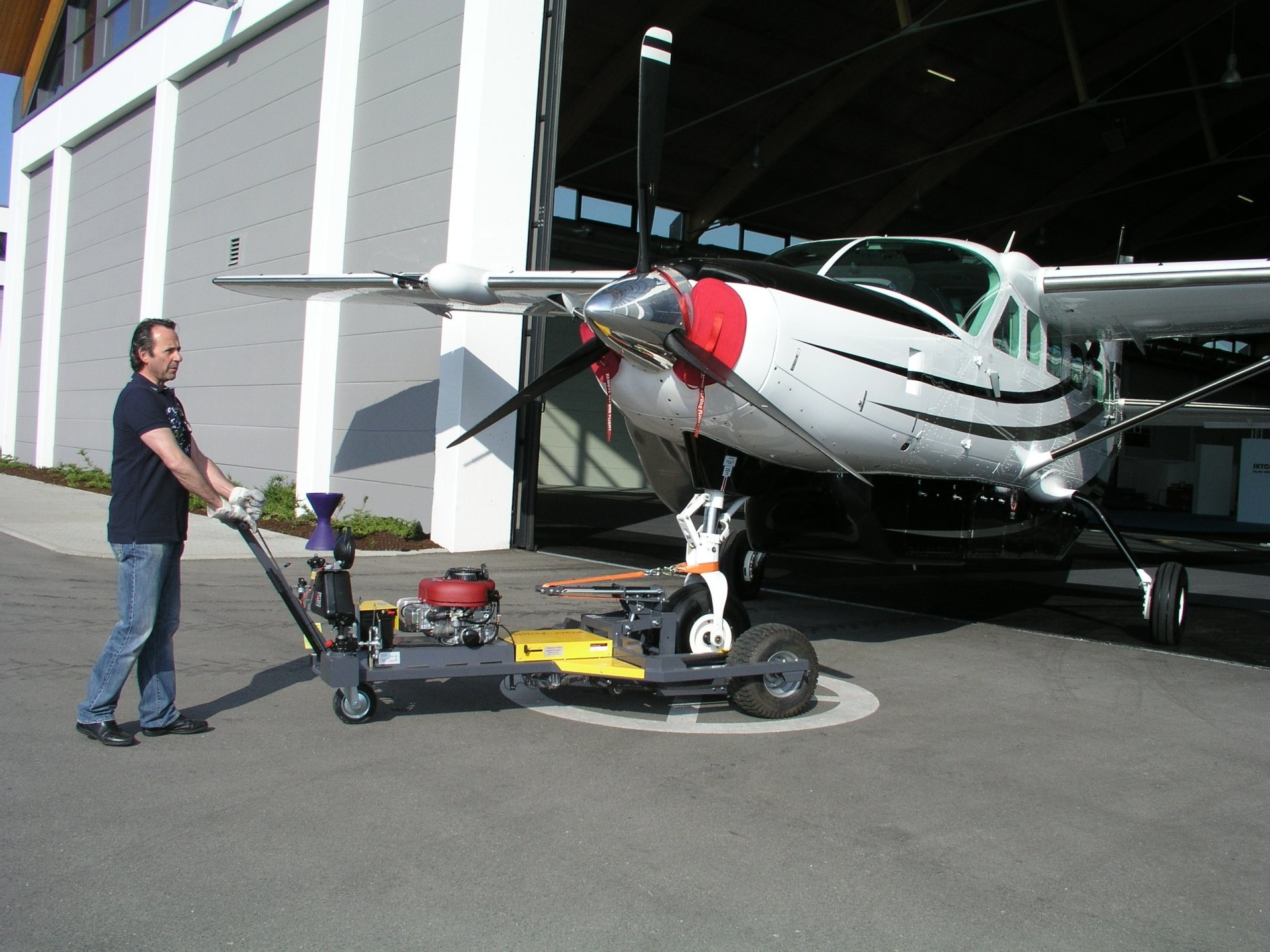 aircraft moving machine