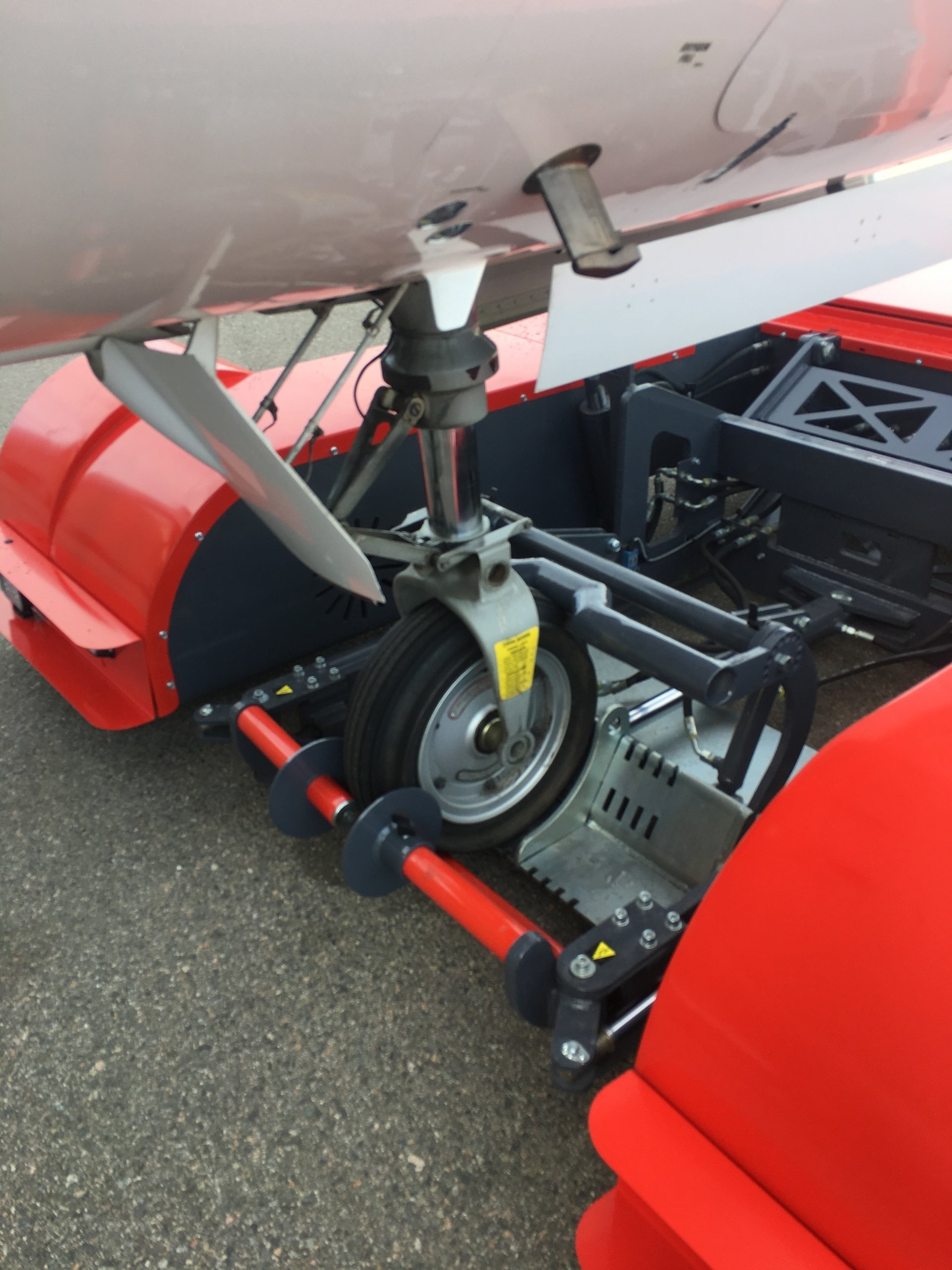 Remote controlled tug FLT 800 RC