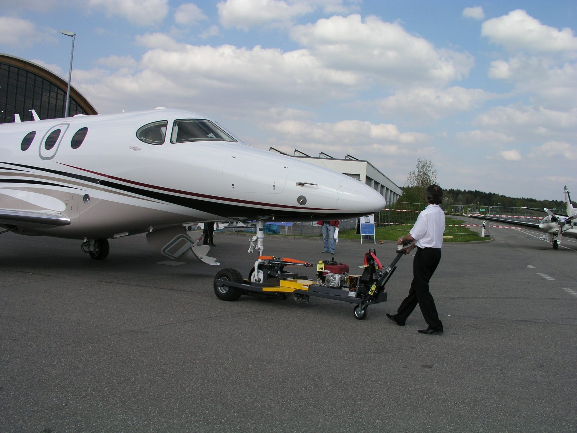 aircraft moving machine