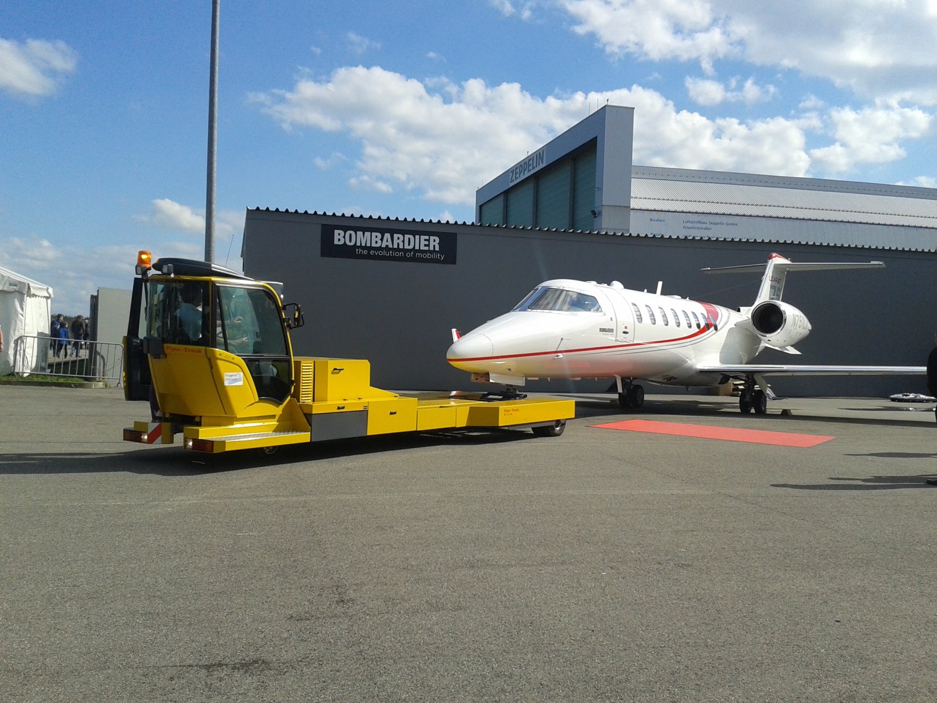towbarless aircraft towing tug
