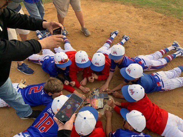 Eskimo Hut Community