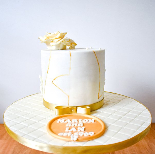 Dee's Cakes n Bakes. Custom-made Cake Creations and Designs.